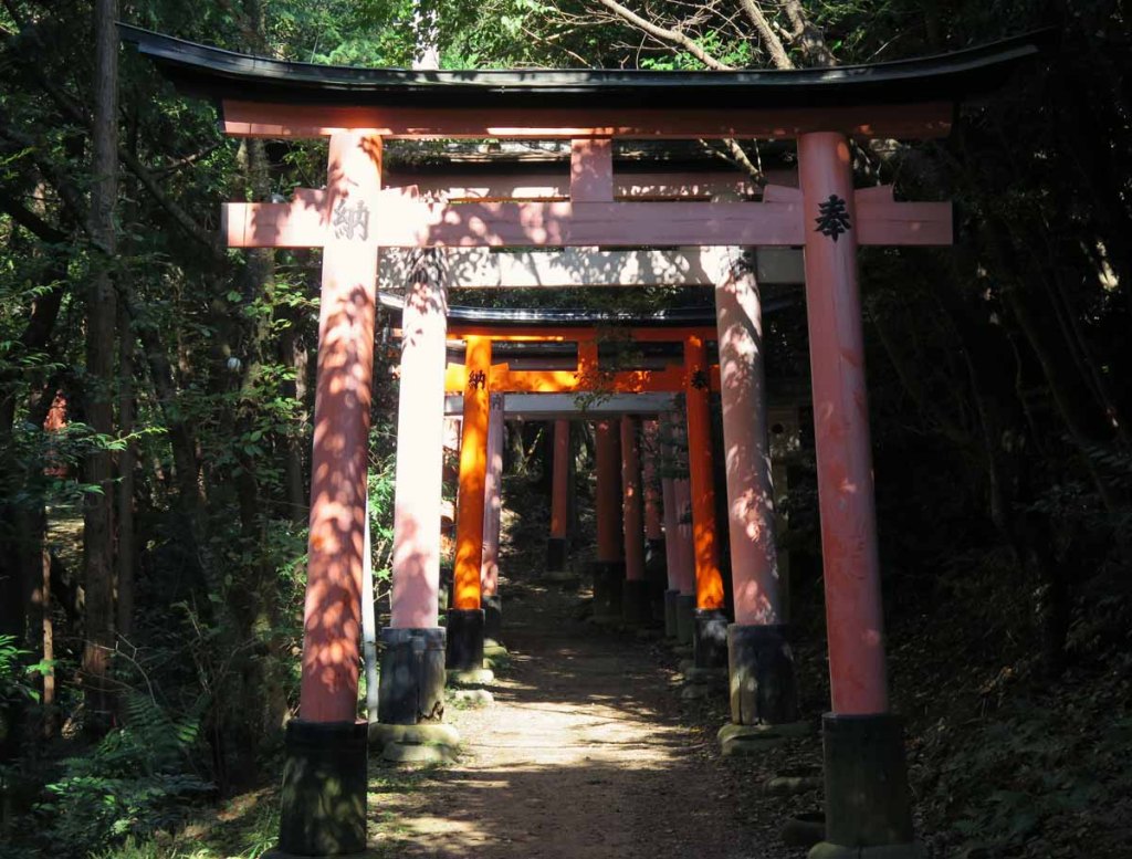 10,000 RED GATES AND MAGICAL TEMPLES: 4 days in Kyoto | Julia's ...